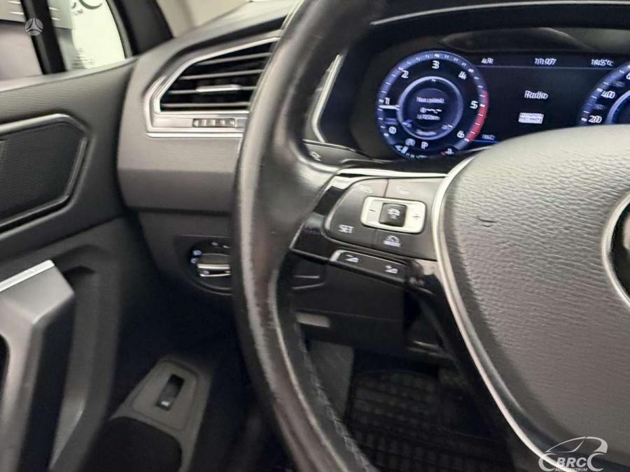 Grey Volkswagen Tiguan 2016 in Vilnius, with an engine capacity of 1.97 L and mileage of 223 thousand km for 15450 €, photo 32 on AUTOMOTO.COM.LV
