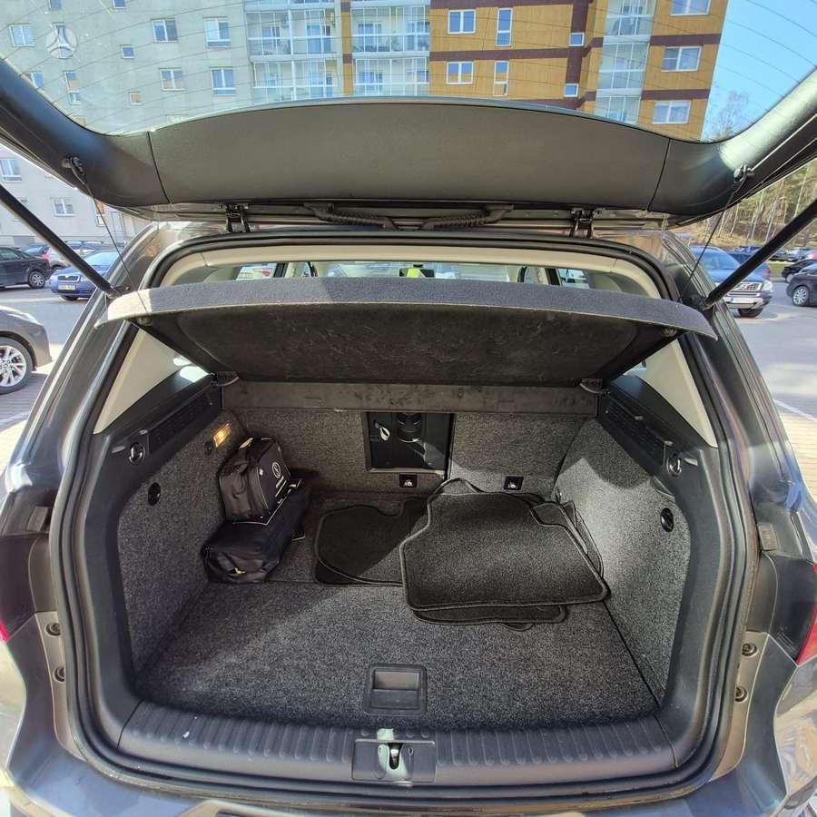 Grey Volkswagen Tiguan 2016 in Klaipeda, with an engine capacity of 1.98 L and mileage of 175 thousand km for 8200 €, photo 4 on AUTOMOTO.COM.LV