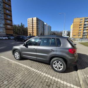 Grey Volkswagen Tiguan 2016 in Klaipeda, with an engine capacity of 1.98 L and mileage of 175 thousand km for 8200 €, photo 7 on AUTOMOTO.COM.LV
