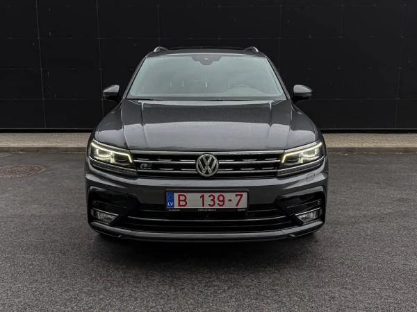 Grey Volkswagen Tiguan 2016 in Jelgava, with an engine capacity of 2.00 L and mileage of 200 thousand km for 17800 €, photo 2 on AUTOMOTO.COM.LV