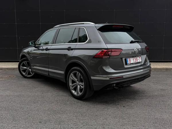 Grey Volkswagen Tiguan 2016 in Jelgava, with an engine capacity of 2.00 L and mileage of 200 thousand km for 17800 €, photo 5 on AUTOMOTO.COM.LV