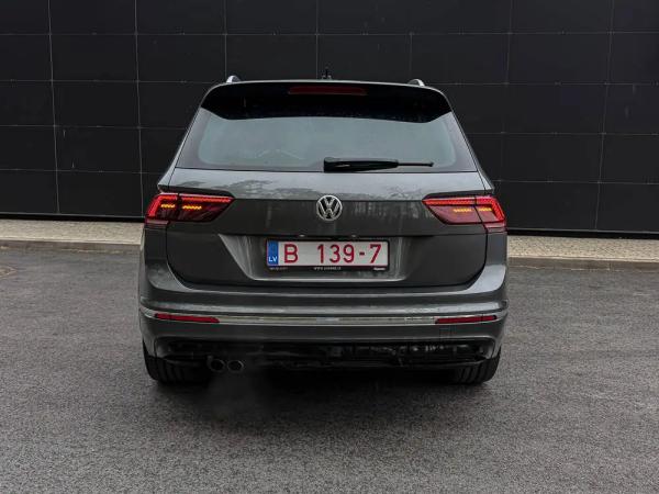 Grey Volkswagen Tiguan 2016 in Jelgava, with an engine capacity of 2.00 L and mileage of 200 thousand km for 17800 €, photo 6 on AUTOMOTO.COM.LV