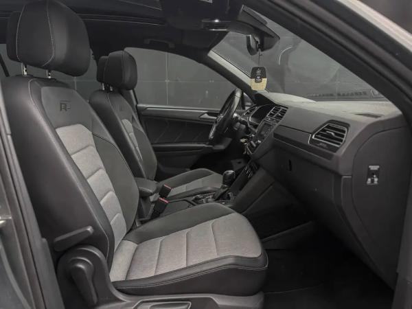 Grey Volkswagen Tiguan 2016 in Jelgava, with an engine capacity of 2.00 L and mileage of 200 thousand km for 17800 €, photo 8 on AUTOMOTO.COM.LV