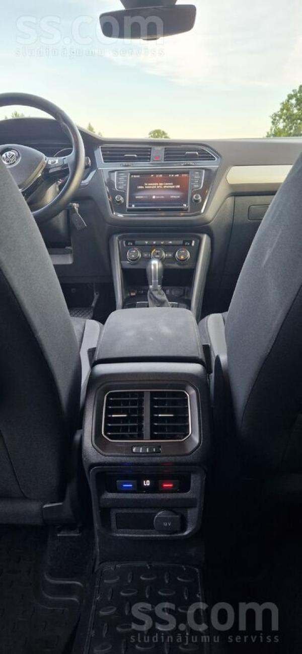 Pelēks Volkswagen Tiguan 2016 Rīga, ar dzinēja tilpumu 2.00 L un nobraukumu 240 tūkst. km par 12700 €, foto 5 vietnē AUTOMOTO.COM.LV