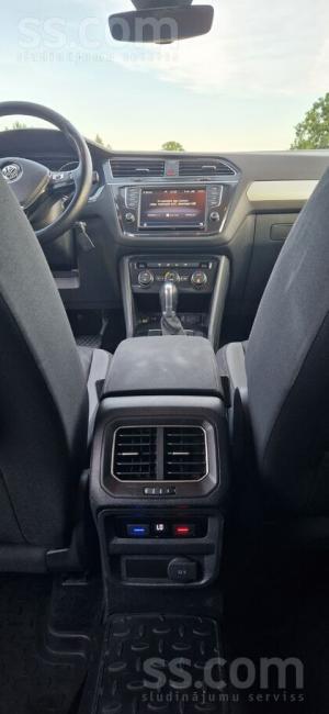Pelēks Volkswagen Tiguan 2016 Rīga, ar dzinēja tilpumu 2.00 L un nobraukumu 240 tūkst. km par 12700 €, foto 6 vietnē AUTOMOTO.COM.LV