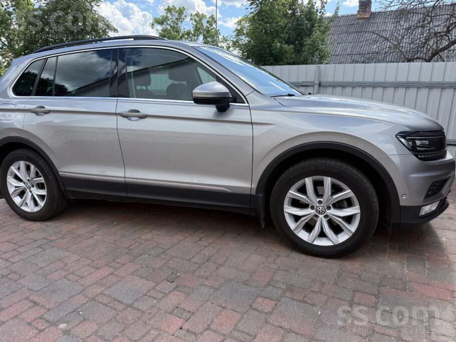 Grey Volkswagen Tiguan 2016 in Rezekne, with an engine capacity of 1.40 L and mileage of 132 thousand km for 16111 €, photo 4 on AUTOMOTO.COM.LV