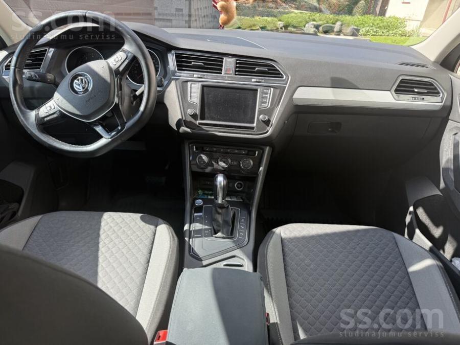 Grey Volkswagen Tiguan 2016 in Rezekne, with an engine capacity of 1.40 L and mileage of 132 thousand km for 16111 €, photo 16 on AUTOMOTO.COM.LV