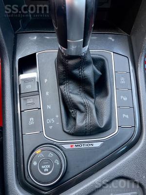 Grey Volkswagen Tiguan 2016 in Talsi, with an engine capacity of 2.00 L and mileage of 196 thousand km for 15999 €, photo 22 on AUTOMOTO.COM.LV