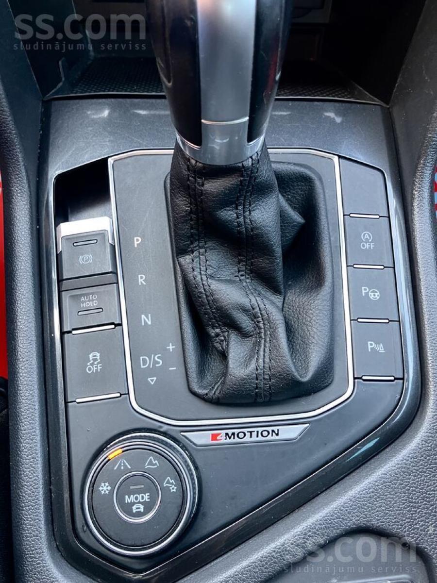 Grey Volkswagen Tiguan 2016 in Talsi, with an engine capacity of 2.00 L and mileage of 196 thousand km for 15999 €, photo 22 on AUTOMOTO.COM.LV