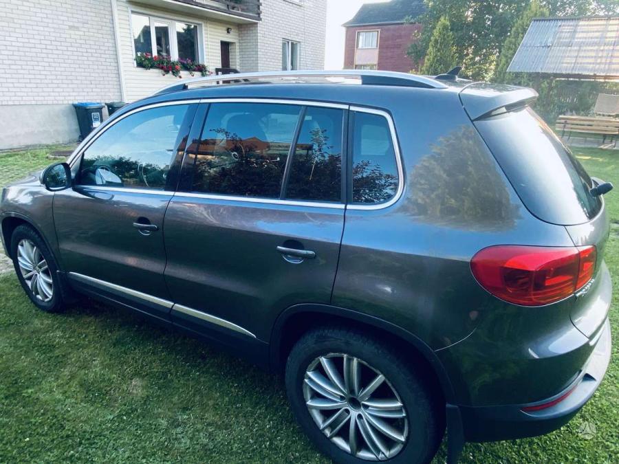 Pelēks Volkswagen Tiguan 2016 Trakai, ar dzinēja tilpumu 1.98 L un nobraukumu 100 tūkst. km par 8600 €, foto 3 vietnē AUTOMOTO.COM.LV