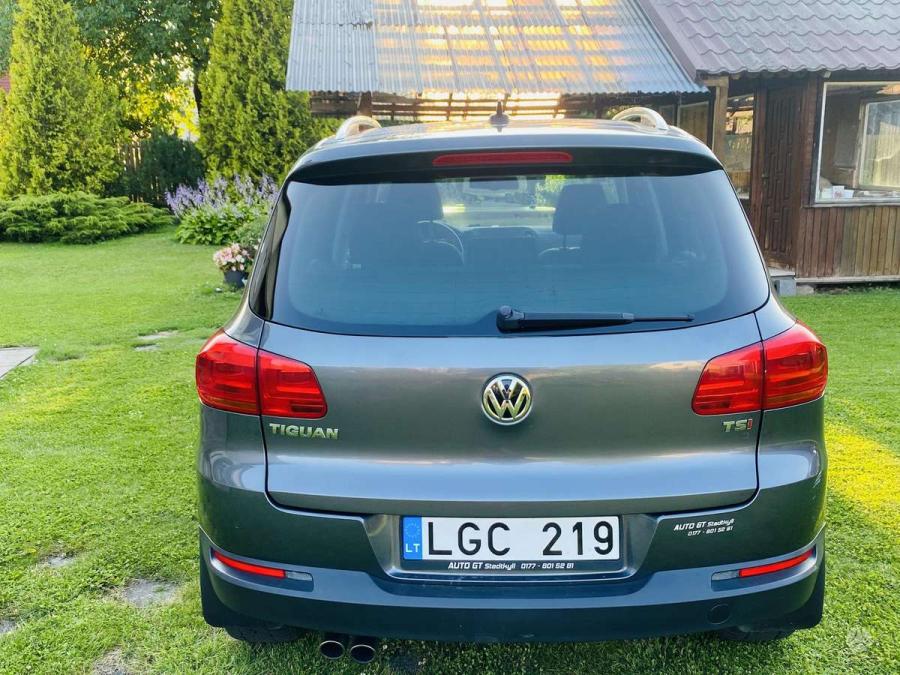 Pelēks Volkswagen Tiguan 2016 Trakai, ar dzinēja tilpumu 1.98 L un nobraukumu 100 tūkst. km par 8600 €, foto 5 vietnē AUTOMOTO.COM.LV