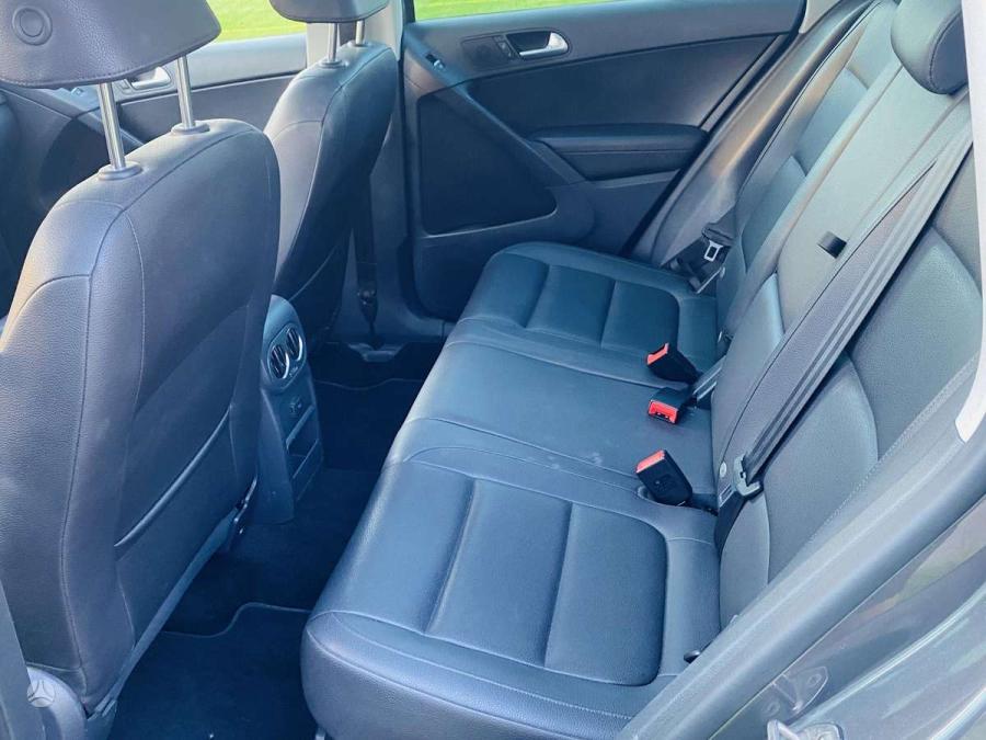 Pelēks Volkswagen Tiguan 2016 Trakai, ar dzinēja tilpumu 1.98 L un nobraukumu 100 tūkst. km par 8600 €, foto 10 vietnē AUTOMOTO.COM.LV