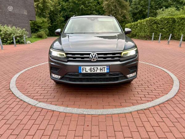 Grey Volkswagen Tiguan 2016 in Vilnius, with an engine capacity of 1.97 L and mileage of 217 thousand km for 14900 €, photo 2 on AUTOMOTO.COM.LV
