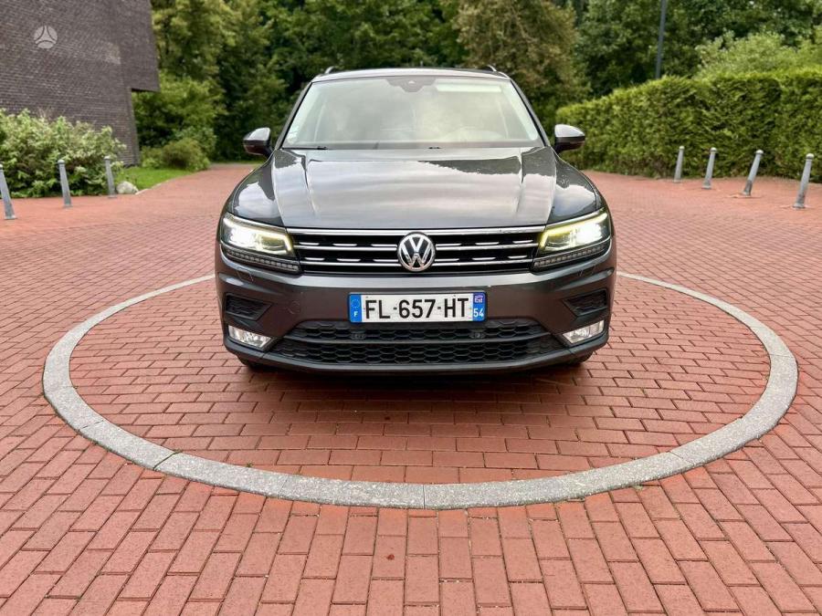 Grey Volkswagen Tiguan 2016 in Vilnius, with an engine capacity of 1.97 L and mileage of 217 thousand km for 14900 €, photo 3 on AUTOMOTO.COM.LV