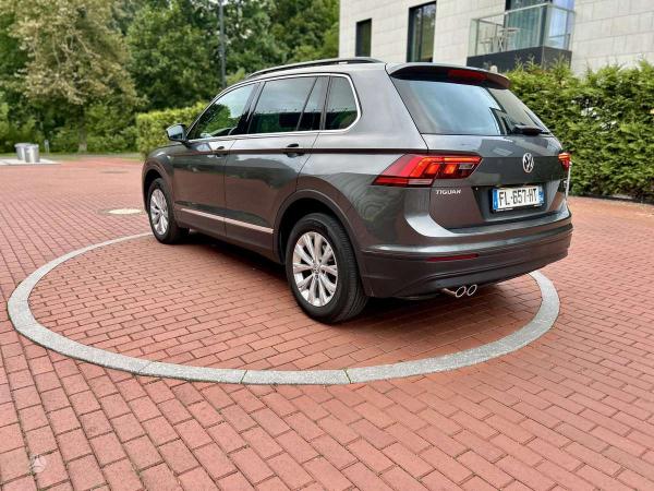 Grey Volkswagen Tiguan 2016 in Vilnius, with an engine capacity of 1.97 L and mileage of 217 thousand km for 14900 €, photo 5 on AUTOMOTO.COM.LV