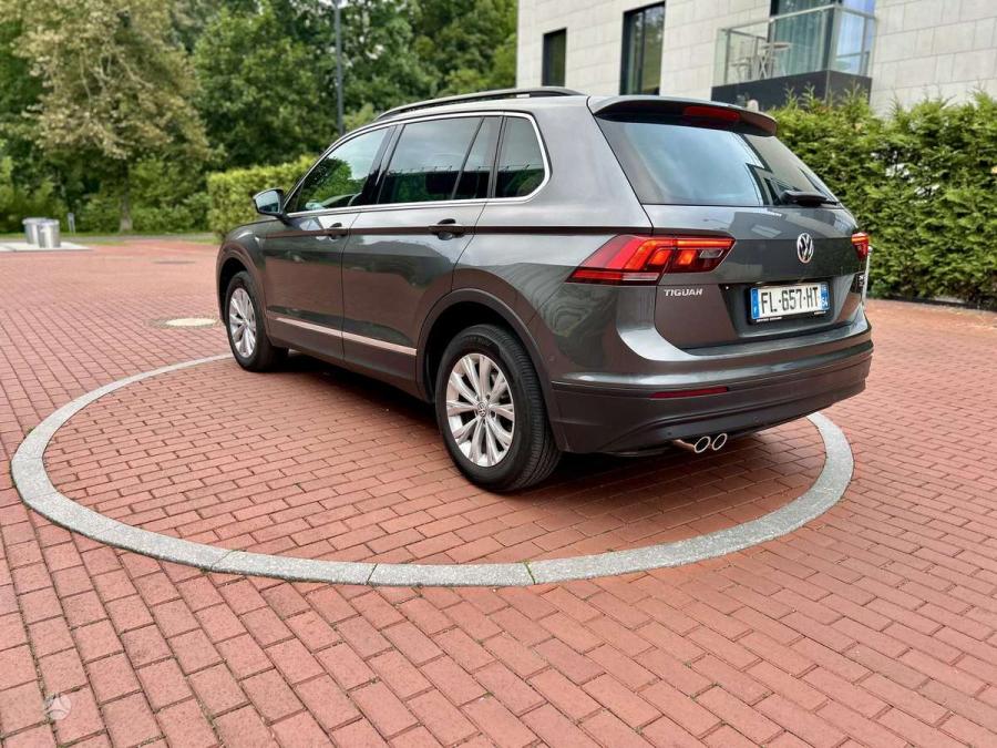 Grey Volkswagen Tiguan 2016 in Vilnius, with an engine capacity of 1.97 L and mileage of 217 thousand km for 14900 €, photo 6 on AUTOMOTO.COM.LV