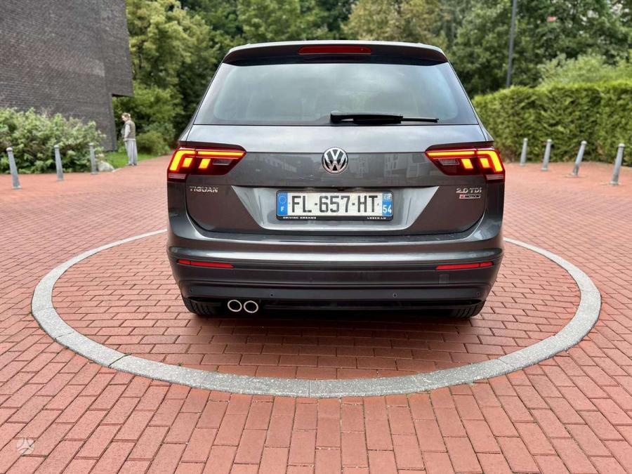 Grey Volkswagen Tiguan 2016 in Vilnius, with an engine capacity of 1.97 L and mileage of 217 thousand km for 14900 €, photo 7 on AUTOMOTO.COM.LV