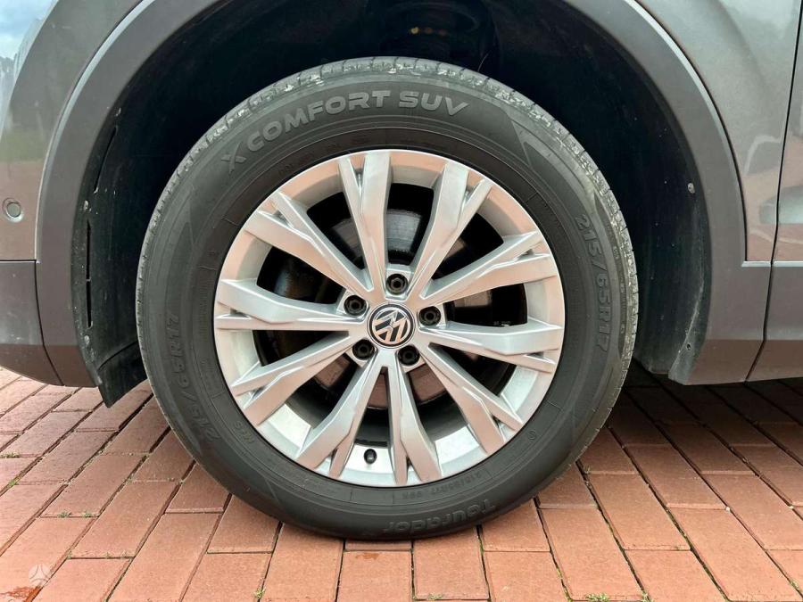 Grey Volkswagen Tiguan 2016 in Vilnius, with an engine capacity of 1.97 L and mileage of 217 thousand km for 14900 €, photo 10 on AUTOMOTO.COM.LV