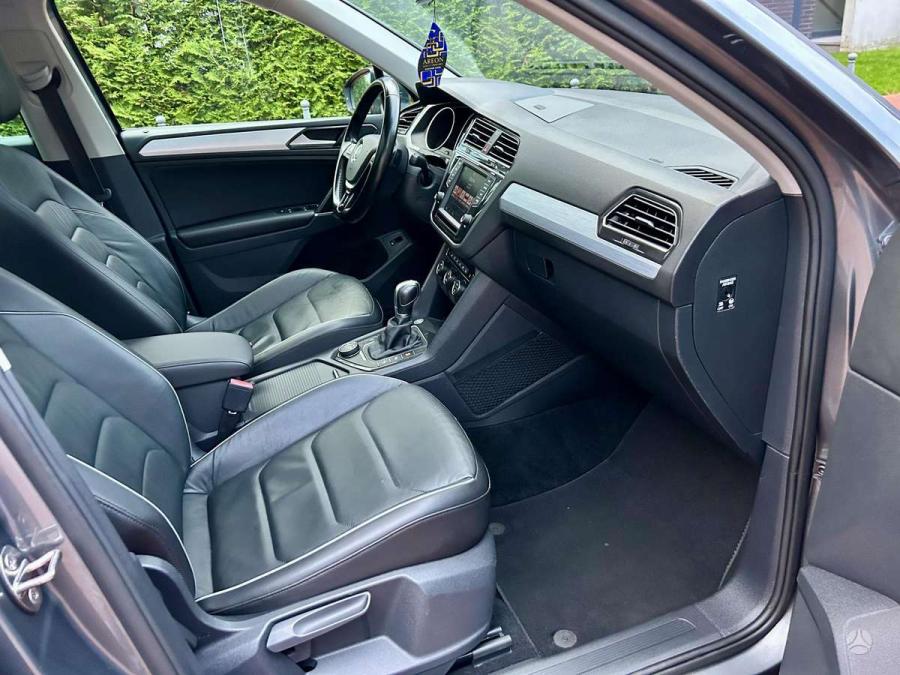 Grey Volkswagen Tiguan 2016 in Vilnius, with an engine capacity of 1.97 L and mileage of 217 thousand km for 14900 €, photo 15 on AUTOMOTO.COM.LV
