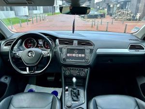 Grey Volkswagen Tiguan 2016 in Vilnius, with an engine capacity of 1.97 L and mileage of 217 thousand km for 14900 €, photo 19 on AUTOMOTO.COM.LV