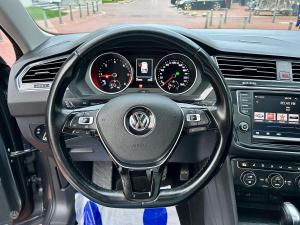 Grey Volkswagen Tiguan 2016 in Vilnius, with an engine capacity of 1.97 L and mileage of 217 thousand km for 14900 €, photo 20 on AUTOMOTO.COM.LV