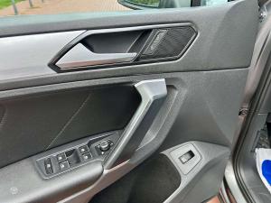 Grey Volkswagen Tiguan 2016 in Vilnius, with an engine capacity of 1.97 L and mileage of 217 thousand km for 14900 €, photo 28 on AUTOMOTO.COM.LV