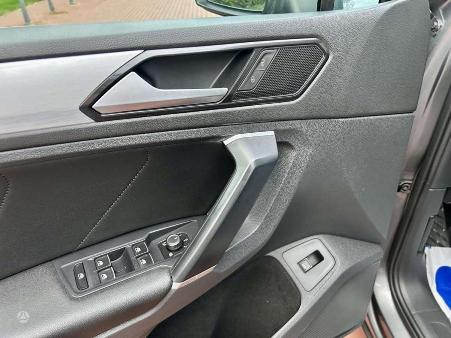 Grey Volkswagen Tiguan 2016 in Vilnius, with an engine capacity of 1.97 L and mileage of 217 thousand km for 14900 €, photo 28 on AUTOMOTO.COM.LV