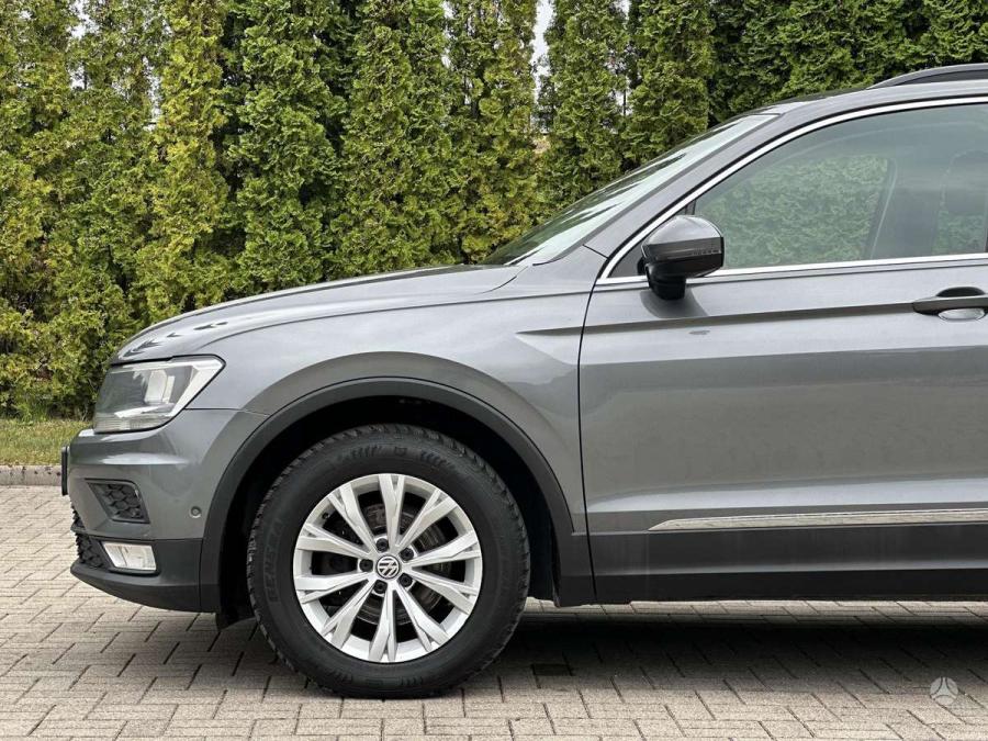 Grey Volkswagen Tiguan 2016 in Nemencine, with an engine capacity of 1.97 L and mileage of 286 thousand km for 14300 €, photo 9 on AUTOMOTO.COM.LV