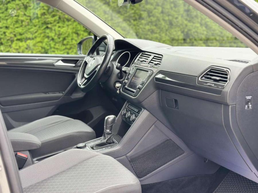 Grey Volkswagen Tiguan 2016 in Nemencine, with an engine capacity of 1.97 L and mileage of 286 thousand km for 14300 €, photo 27 on AUTOMOTO.COM.LV