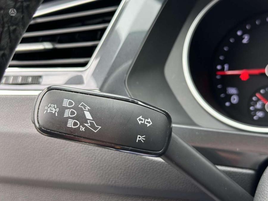Grey Volkswagen Tiguan 2016 in Nemencine, with an engine capacity of 1.97 L and mileage of 286 thousand km for 14300 €, photo 32 on AUTOMOTO.COM.LV