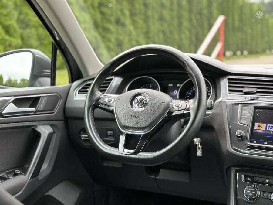 Grey Volkswagen Tiguan 2016 in Nemencine, with an engine capacity of 1.97 L and mileage of 286 thousand km for 14300 €, photo 36 on AUTOMOTO.COM.LV