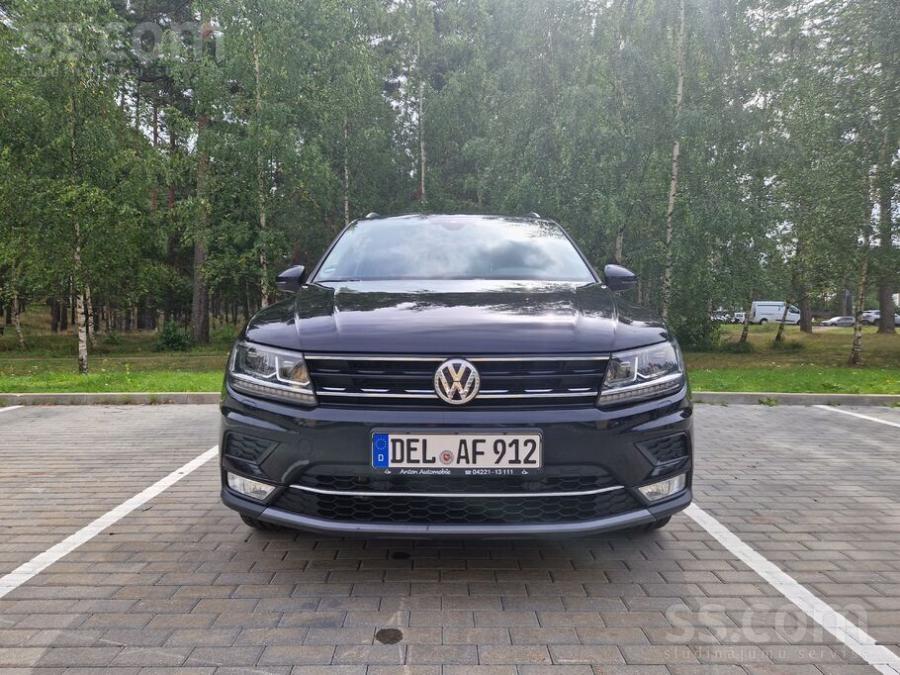 Grey Volkswagen Tiguan 2016 in Riga, with an engine capacity of 2.00 L and mileage of 162 thousand km for 15500 €, photo 3 on AUTOMOTO.COM.LV