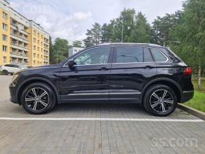 Grey Volkswagen Tiguan 2016 in Riga, with an engine capacity of 2.00 L and mileage of 162 thousand km for 15500 €, photo 5 on AUTOMOTO.COM.LV