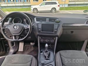 Grey Volkswagen Tiguan 2016 in Riga, with an engine capacity of 2.00 L and mileage of 162 thousand km for 15500 €, photo 9 on AUTOMOTO.COM.LV
