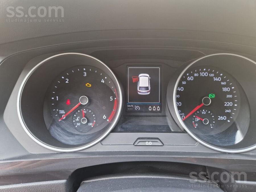 Grey Volkswagen Tiguan 2016 in Riga, with an engine capacity of 2.00 L and mileage of 162 thousand km for 15500 €, photo 10 on AUTOMOTO.COM.LV