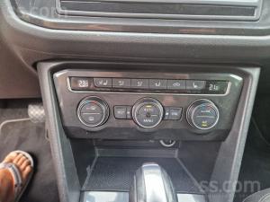 Grey Volkswagen Tiguan 2016 in Riga, with an engine capacity of 2.00 L and mileage of 162 thousand km for 15500 €, photo 12 on AUTOMOTO.COM.LV