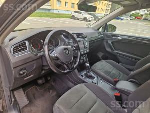 Grey Volkswagen Tiguan 2016 in Riga, with an engine capacity of 2.00 L and mileage of 162 thousand km for 15500 €, photo 15 on AUTOMOTO.COM.LV