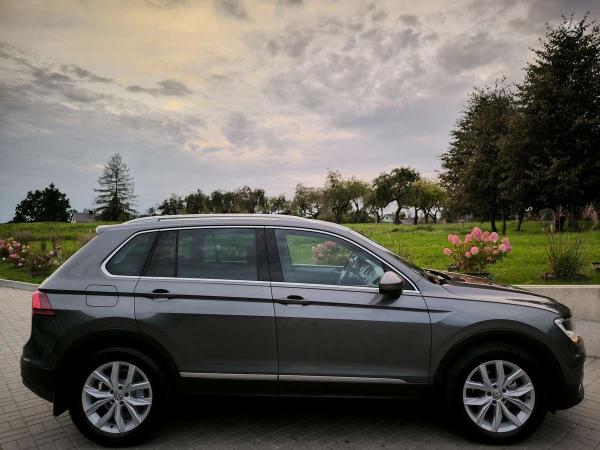 Grey Volkswagen Tiguan 2016 in Vilnius, with an engine capacity of 1.97 L and mileage of 300 thousand km for 11490 €, photo 5 on AUTOMOTO.COM.LV