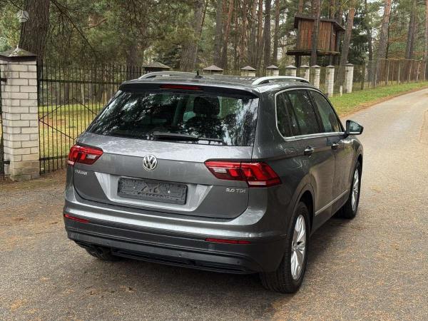 Grey Volkswagen Tiguan 2017 in Vilnius, with an engine capacity of 1.97 L and mileage of 263 thousand km for 14700 €, photo 6 on AUTOMOTO.COM.LV
