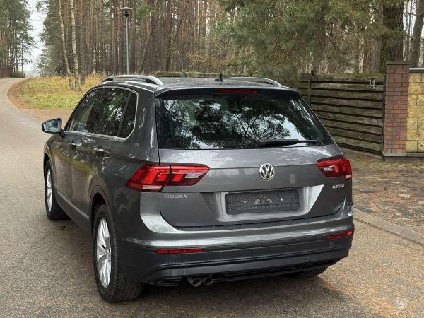 Grey Volkswagen Tiguan 2017 in Vilnius, with an engine capacity of 1.97 L and mileage of 263 thousand km for 14700 €, photo 8 on AUTOMOTO.COM.LV