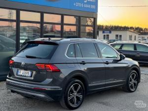 Grey Volkswagen Tiguan 2017 in Vilnius, with an engine capacity of 2.00 L and mileage of 279 thousand km for 15650 €, photo 4 on AUTOMOTO.COM.LV