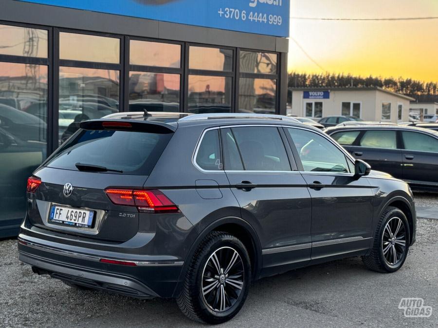 Grey Volkswagen Tiguan 2017 in Vilnius, with an engine capacity of 2.00 L and mileage of 279 thousand km for 15650 €, photo 4 on AUTOMOTO.COM.LV