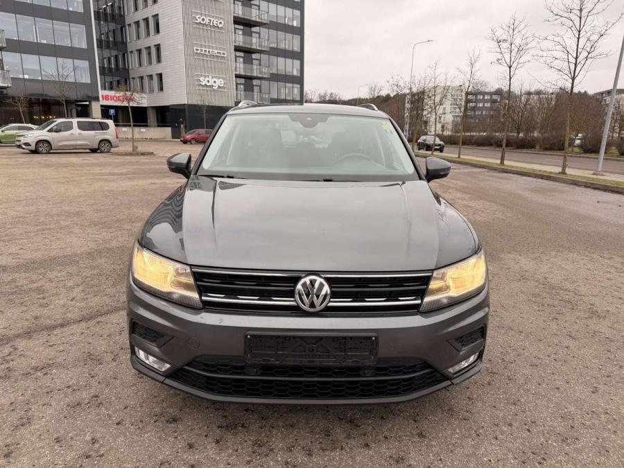 Grey Volkswagen Tiguan 2017 in Vilnius, with an engine capacity of 1.97 L and mileage of 339 thousand km for 11850 €, photo 2 on AUTOMOTO.COM.LV