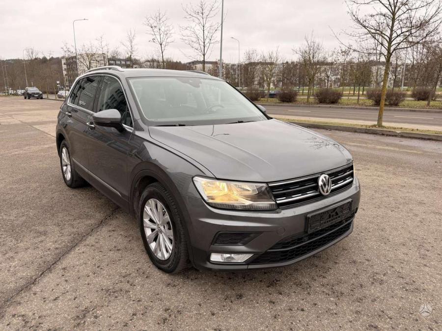 Grey Volkswagen Tiguan 2017 in Vilnius, with an engine capacity of 1.97 L and mileage of 339 thousand km for 11850 €, photo 3 on AUTOMOTO.COM.LV