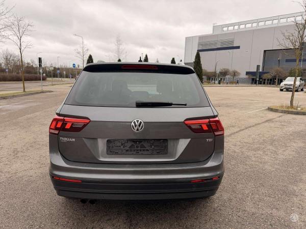 Pelēks Volkswagen Tiguan 2017 Viļņa, ar dzinēja tilpumu 1.97 L un nobraukumu 339 tūkst. km par 11850 €, foto 4 vietnē AUTOMOTO.COM.LV