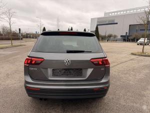Grey Volkswagen Tiguan 2017 in Vilnius, with an engine capacity of 1.97 L and mileage of 339 thousand km for 11850 €, photo 4 on AUTOMOTO.COM.LV