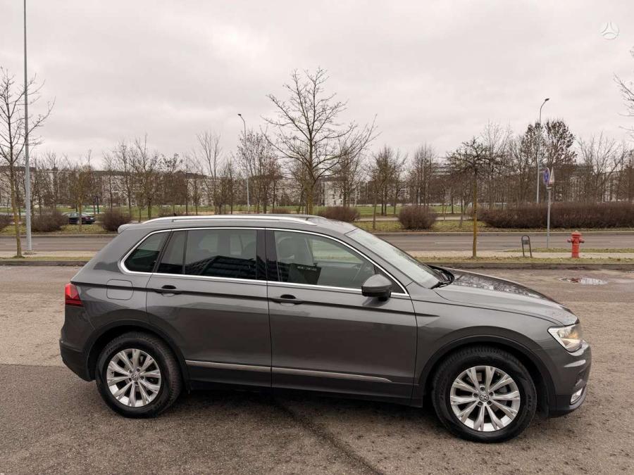 Grey Volkswagen Tiguan 2017 in Vilnius, with an engine capacity of 1.97 L and mileage of 339 thousand km for 11850 €, photo 6 on AUTOMOTO.COM.LV