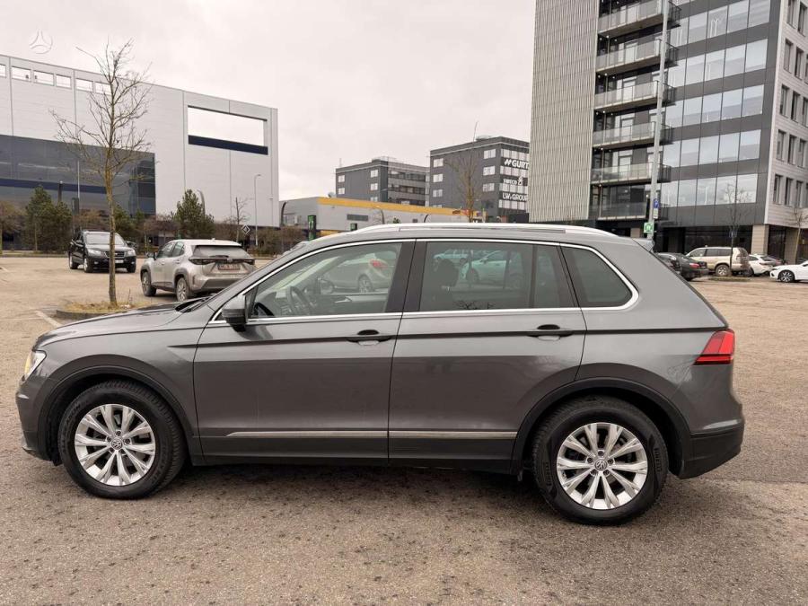 Grey Volkswagen Tiguan 2017 in Vilnius, with an engine capacity of 1.97 L and mileage of 339 thousand km for 11850 €, photo 8 on AUTOMOTO.COM.LV