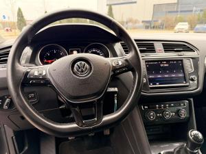 Grey Volkswagen Tiguan 2017 in Vilnius, with an engine capacity of 1.97 L and mileage of 339 thousand km for 11850 €, photo 16 on AUTOMOTO.COM.LV