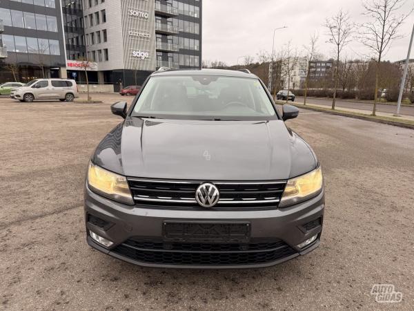 Pelēks Volkswagen Tiguan 2017 Viļņa, ar dzinēja tilpumu 2.00 L un nobraukumu 339 tūkst. km par 10950 €, foto 2 vietnē AUTOMOTO.COM.LV